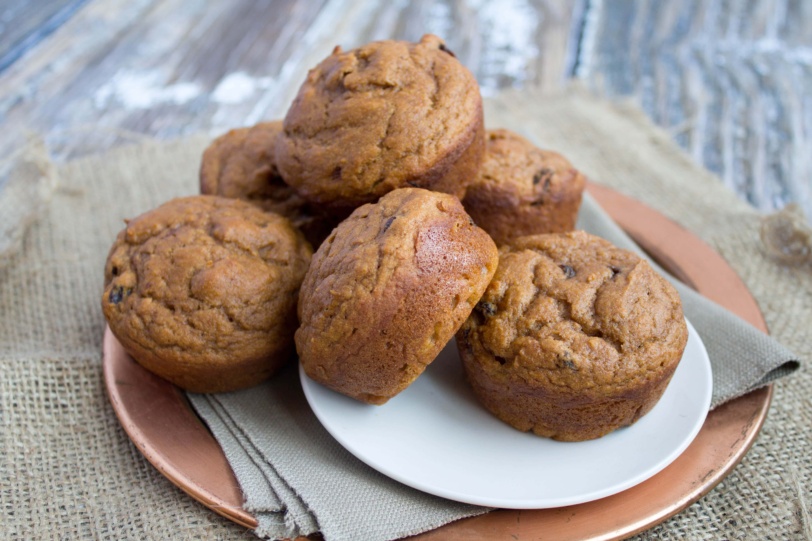 Healthy Pumpkin Muffins with Applesauce & Greek Yogurt | fANNEtastic food
