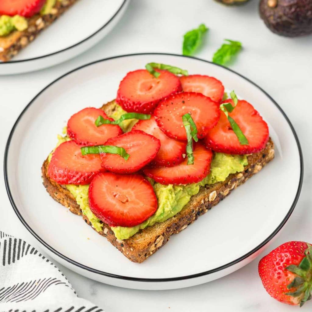 5-Minute Avocado Strawberry Toast with Balsamic Glaze - fANNEtastic food