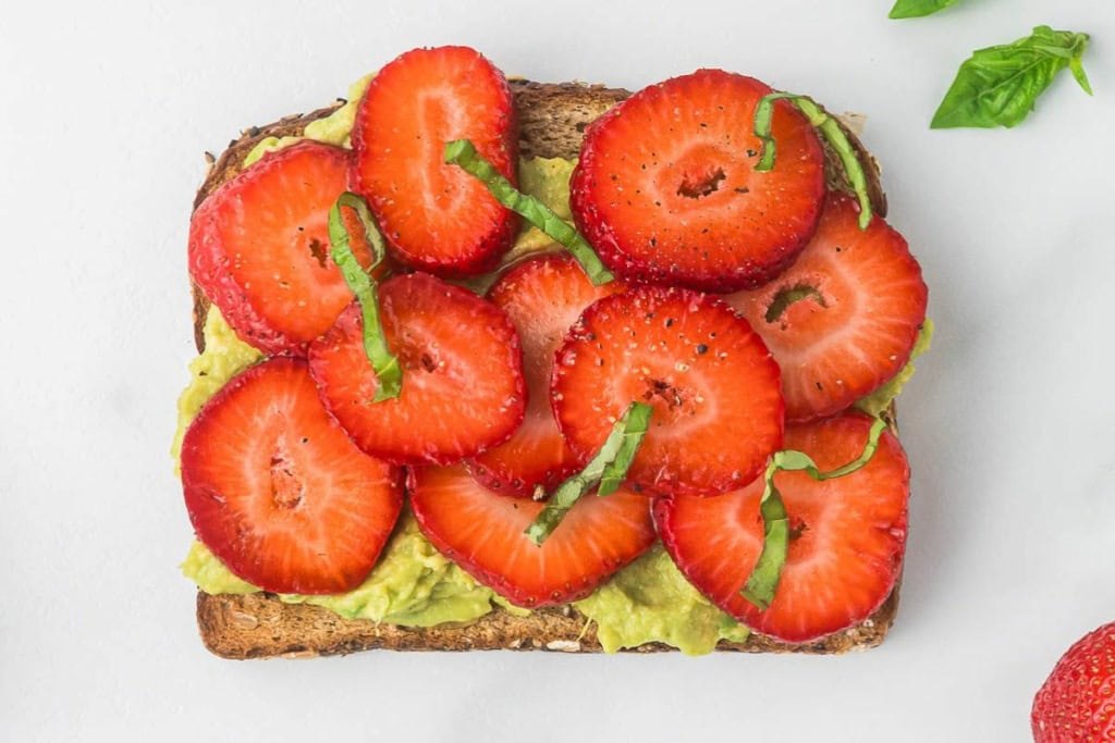 5-Minute Avocado Strawberry Toast with Balsamic Glaze - fANNEtastic food
