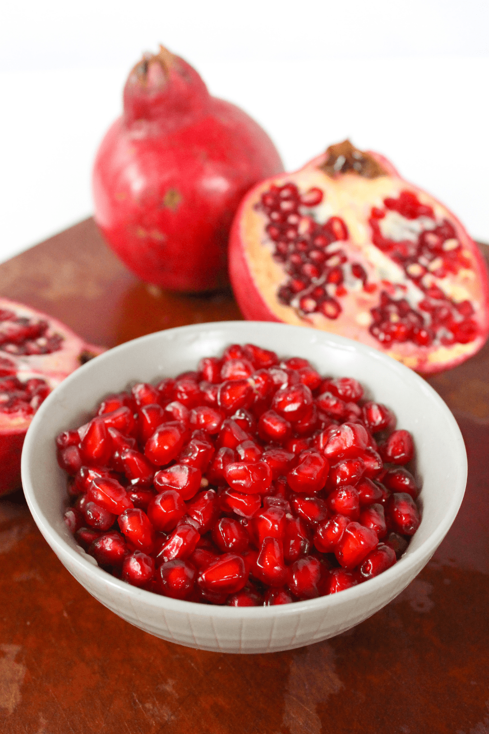 How to Peel and Seed a Pomegranate (Easy & No Mess) - fANNEtastic food