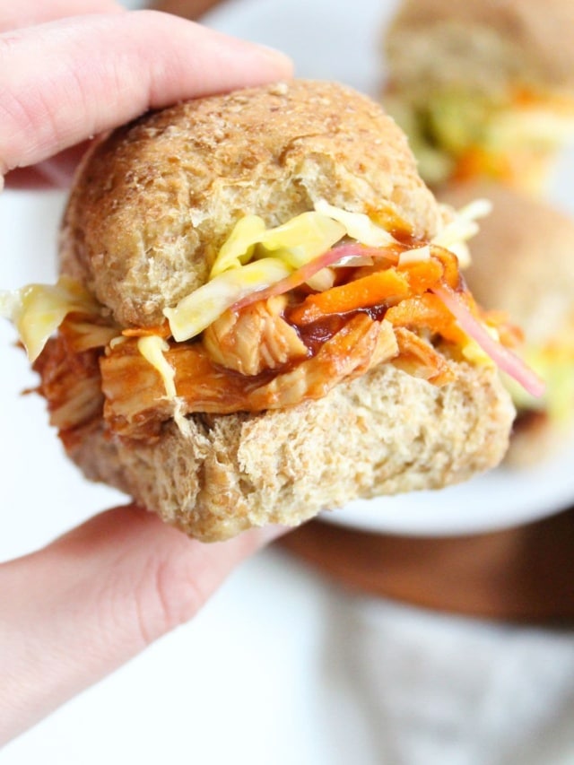 Barbecue Chicken Sliders Appetizer - fANNEtastic food