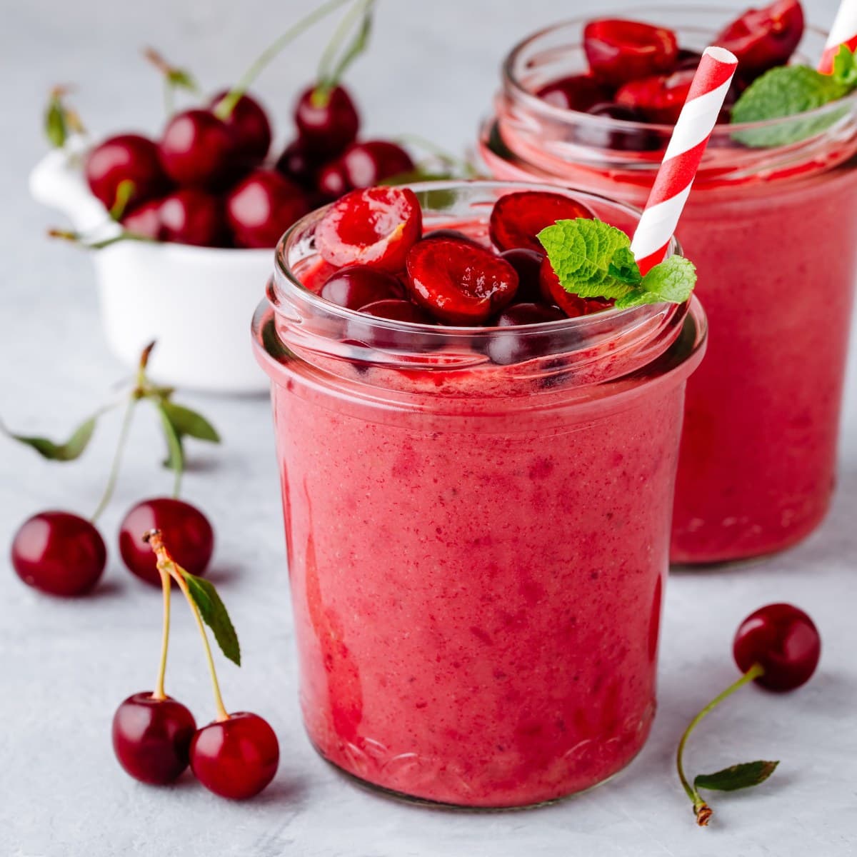Strawberry Cherry Smoothie with Lemon - fANNEtastic food