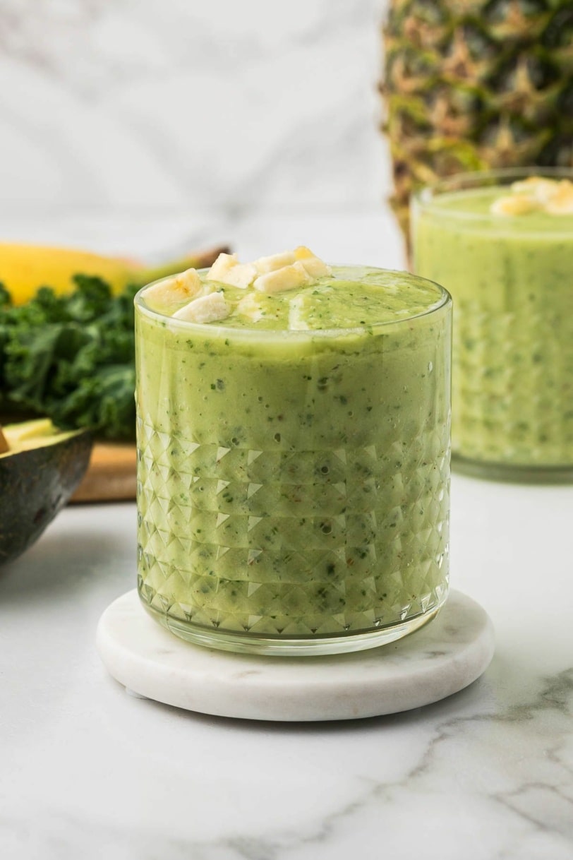 Avocado Breakfast Smoothie with Banana and Kale - fANNEtastic food